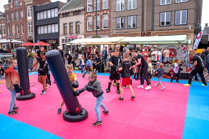 Op zoek naar vrijwilligers, leden én bekendheid tijdens Roosendaals ...