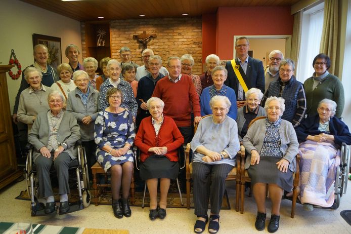 Zuster Hilda is 102: “Het geheim? Tevreden in het leven staan ...