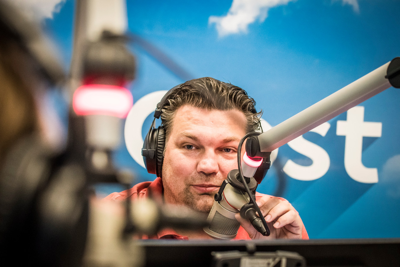 Het turbulente leven van omroepbaas Henny Everts: ‘RTV Oost is blind ...