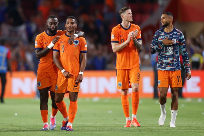 Oranje boekt dankzij late treffers toch klinkende zege op Bosnië en ...