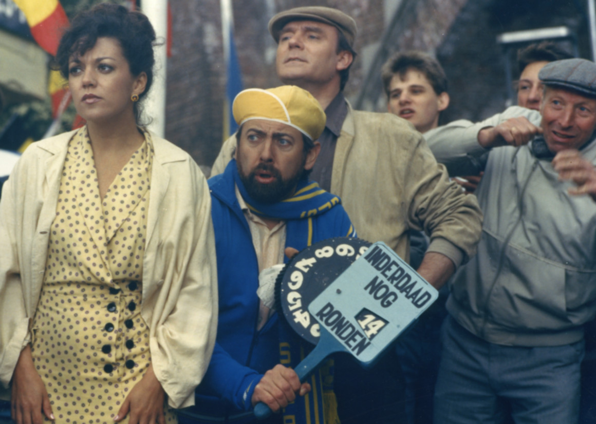 De peesjes beginnen tegen te wringen, maar Urbanus (73) kan het niet ...