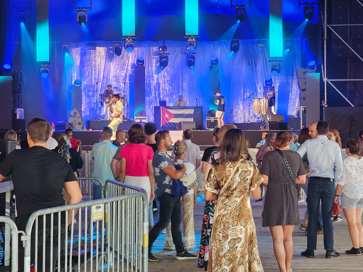 IN BEELD. 40ste Antilliaanse Feesten gestart onder stralende zomerzon ...