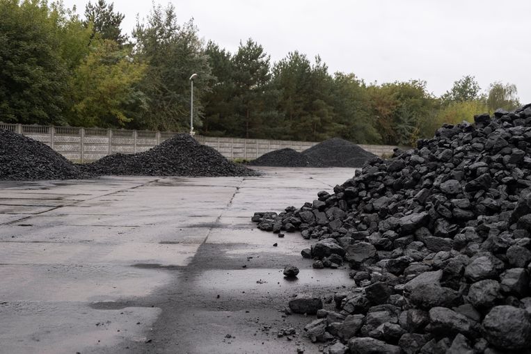 Polen stoken op steenkool, maar die ligt in Rusland: ‘We bevriezen of we stikken’