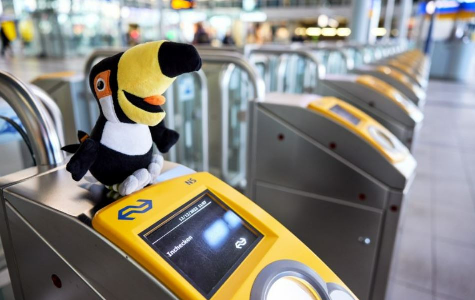 Dit zijn de vreemdste dingen die reizigers zijn ‘vergeten’ in de trein ...