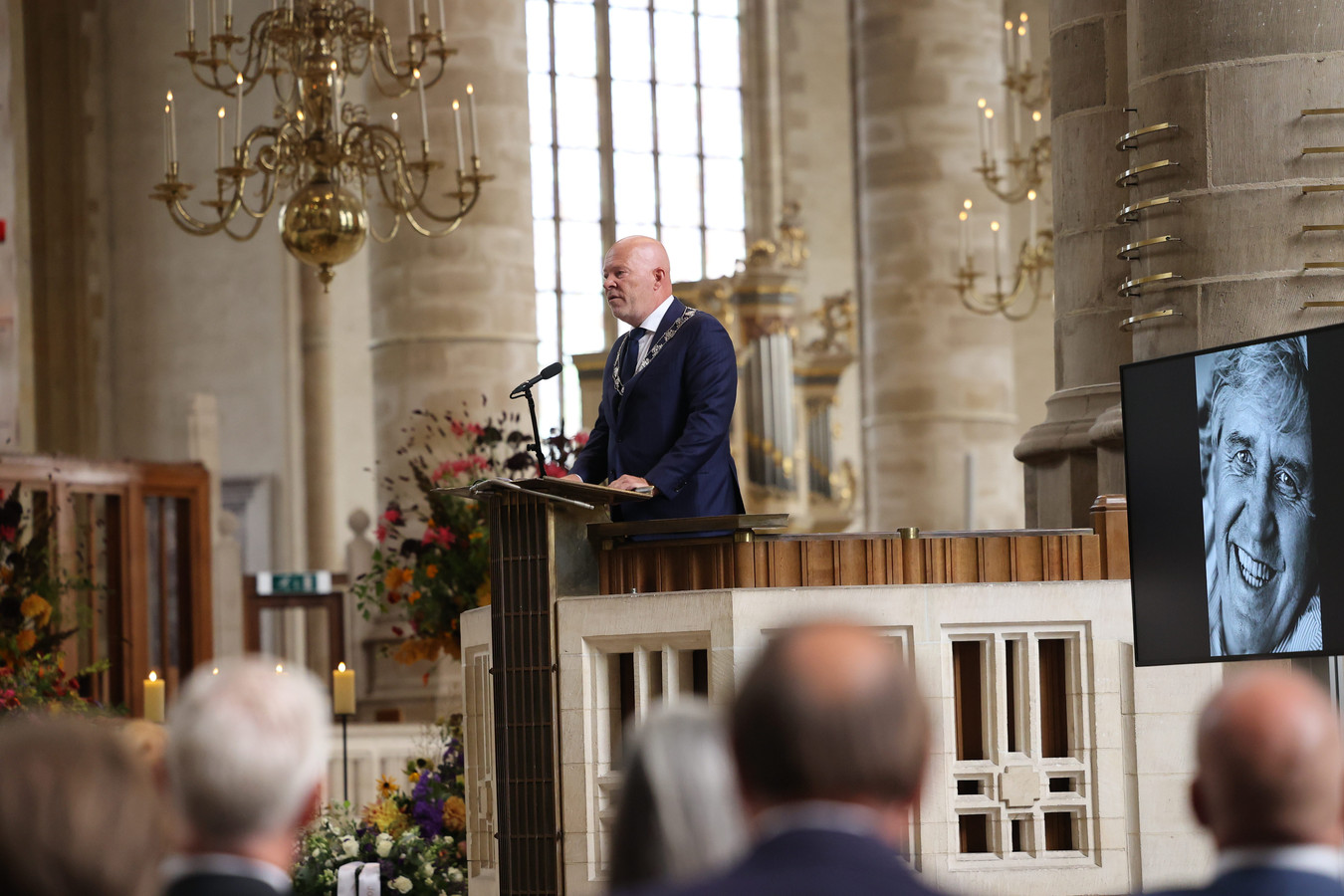 Volle Laurenskerk neemt afscheid van Bram Peper: een ‘man van uitersten ...