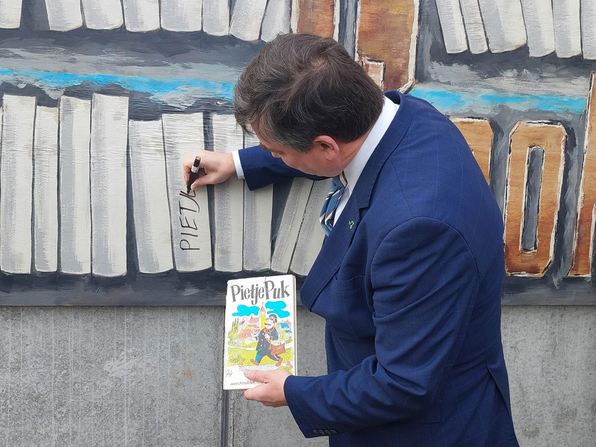 Burgemeester opent boekenbeurs B-Books met ‘eerste boeklegging ...