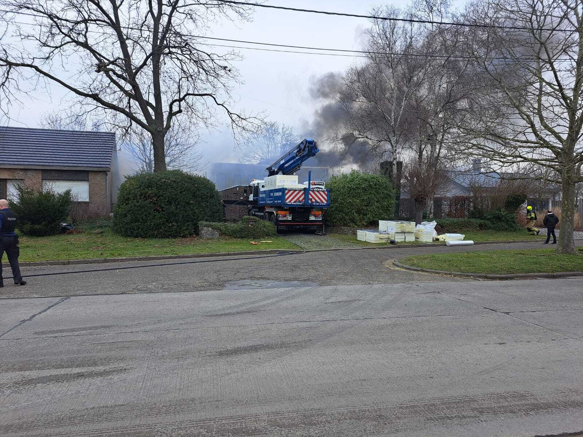 Twee woningen onbewoonbaar na zware brand en ontploffing door ...
