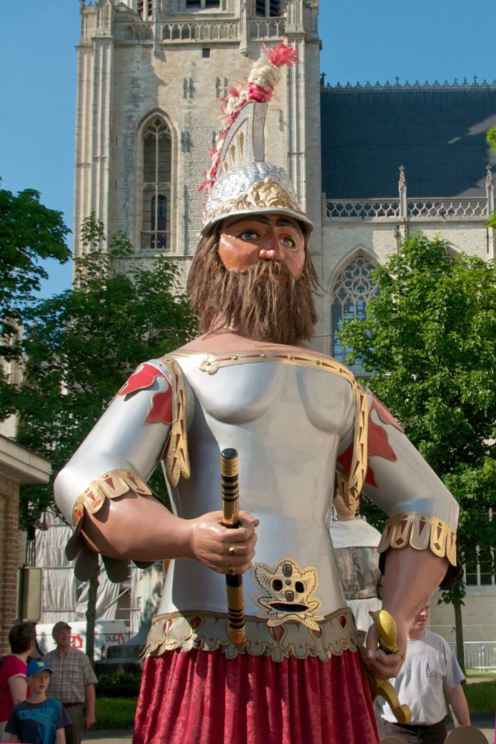 Reus Goliath met pols naar dokter | Lier | hln.be