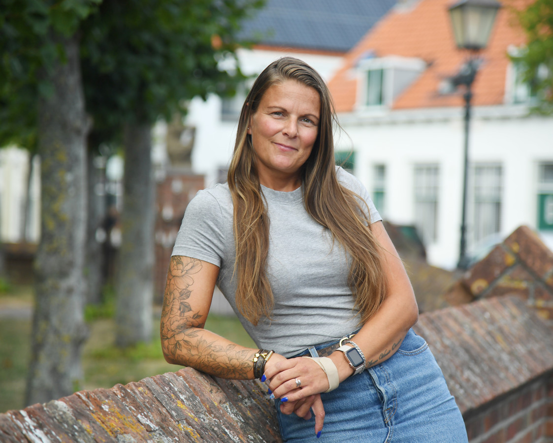 Diane (36) raakte gewond bij arrestatie en moest stoppen als agente ...