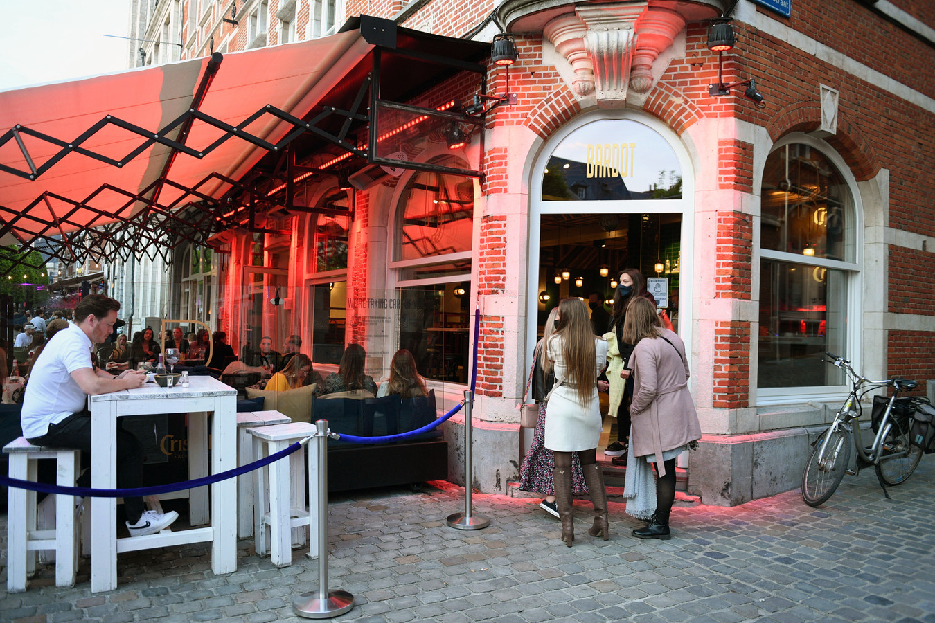 De 7 favoriete plekjes in Leuven van acteur Soroush Helali (33): “Het ...