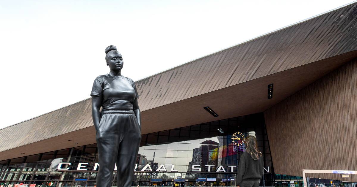 Dit vinden Rotterdammers van het nieuwe standbeeld: ‘Als je hierlangs ...