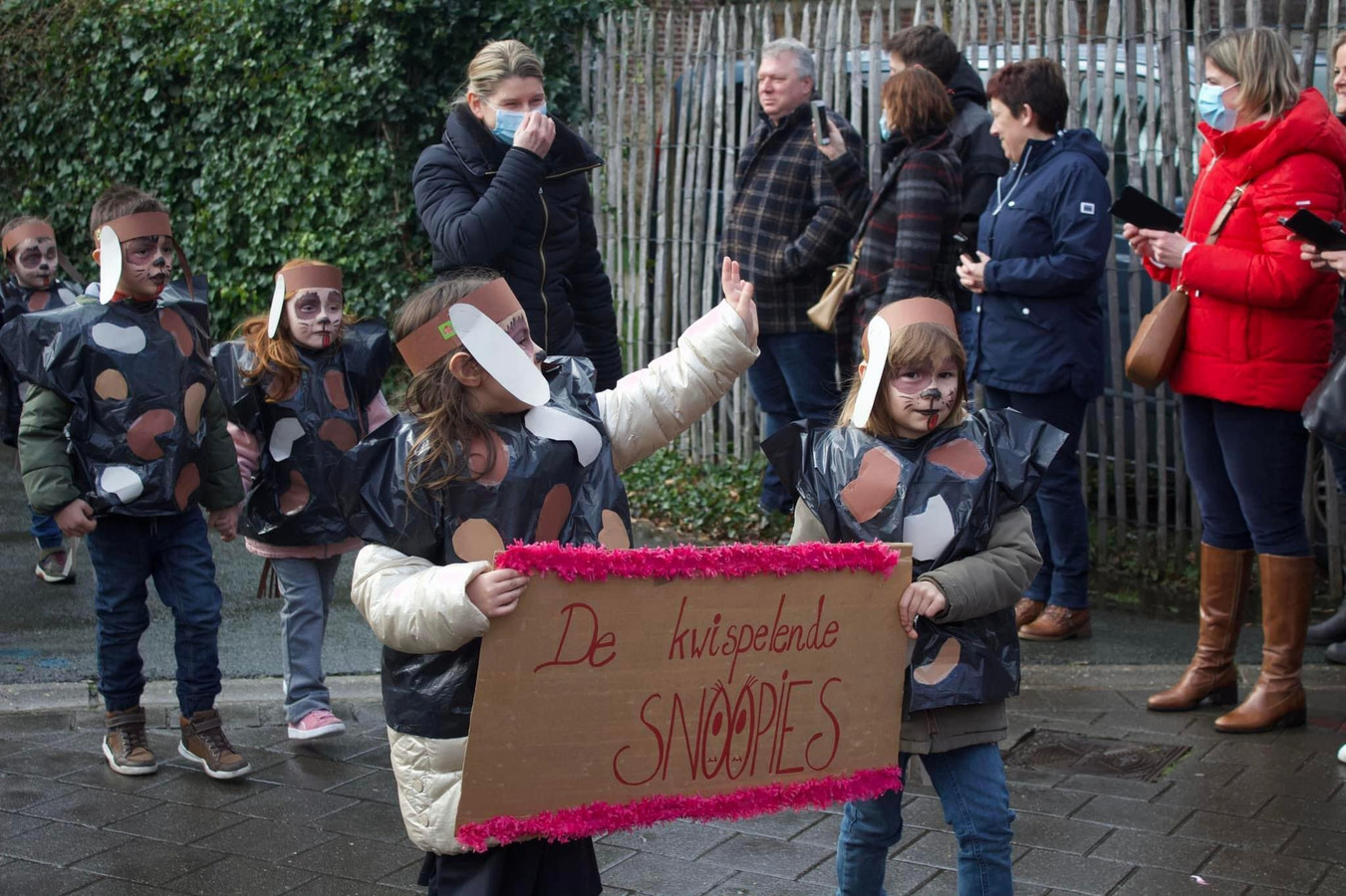 Robots, Edelhert, Radijsje en Cycloop: The Masked Singer was in heel ...