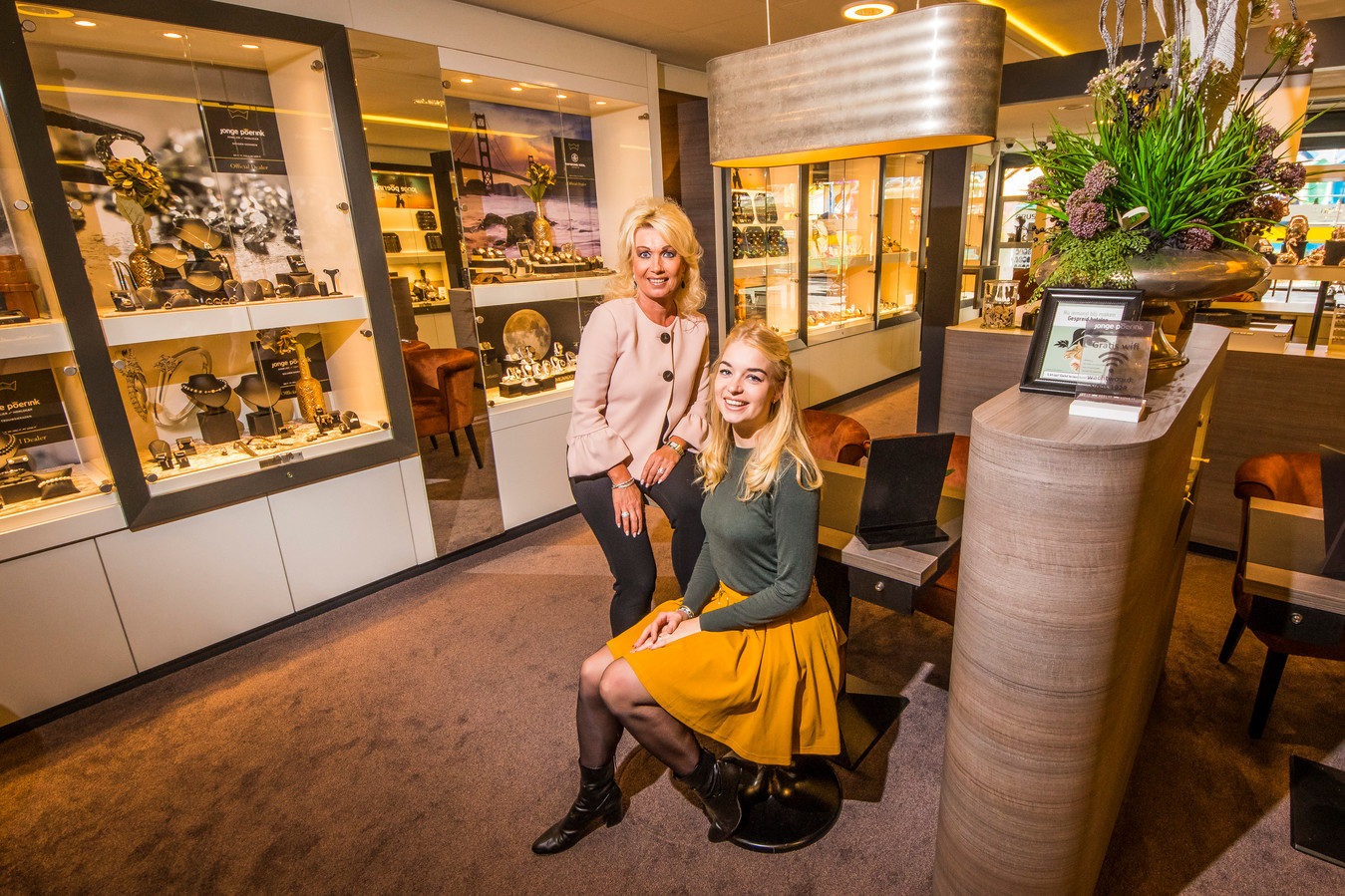 Juwelier Jonge Poerink uit Hengelo: ‘Wij verkopen emotie’ | Foto | AD.nl Juwelier Jonge Poerink uit Hengelo: ‘Wij verkopen emotie’ | Foto | AD.nl