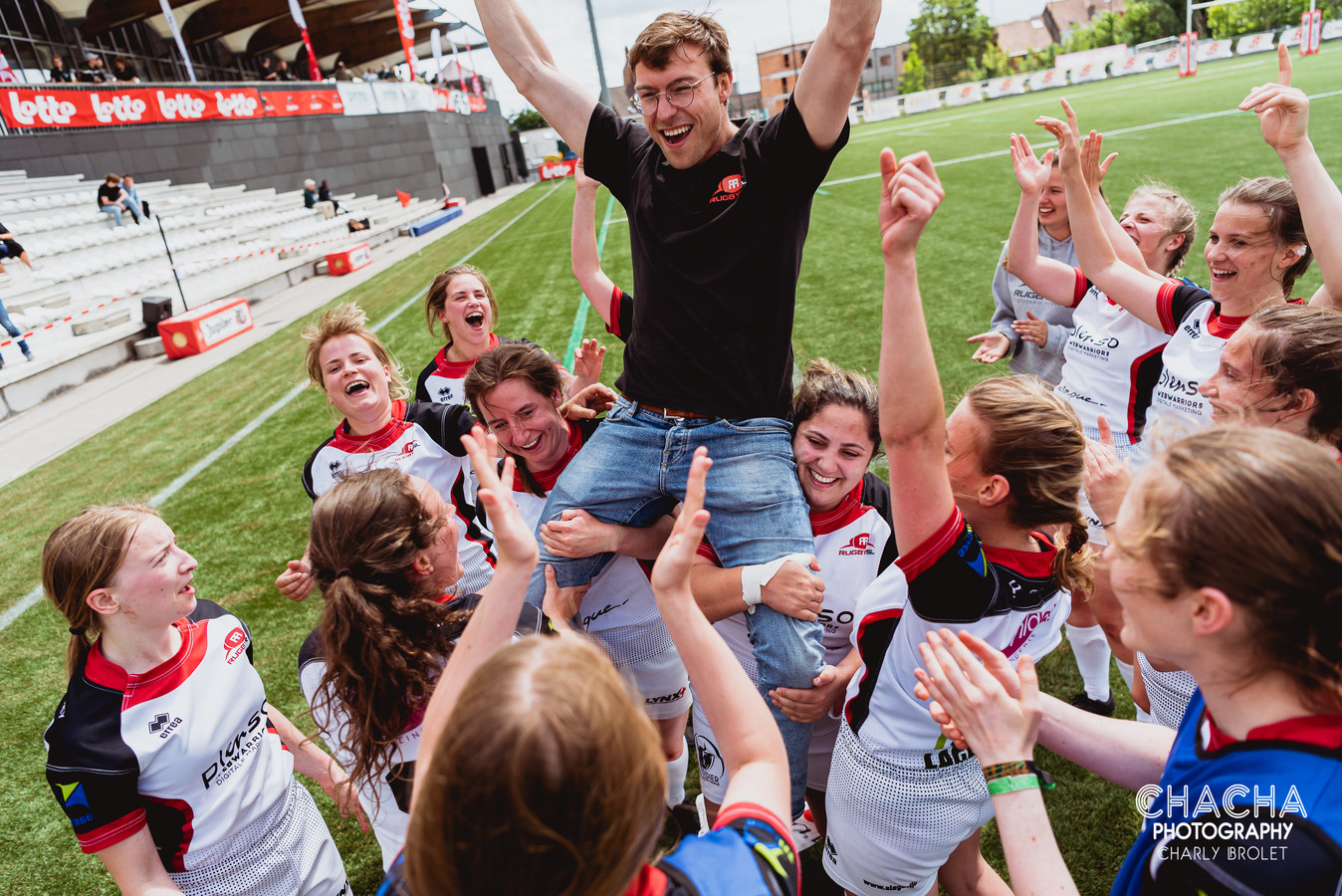 Dolle feestvreugde bij Rugby RSL: Dames spelen kampioen in eerste ... Dolle feestvreugde bij Rugby RSL: Dames spelen kampioen in eerste ...