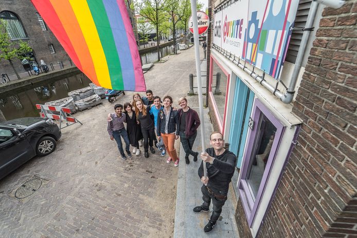 Man die regenboogvlag in brand stak heeft spijt en wil schade vergoeden ...