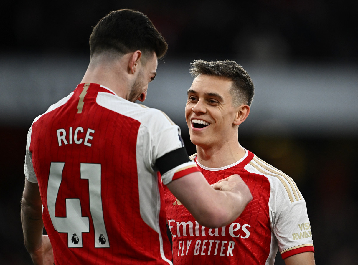 “Je vriendin is dik”: verwerpelijke gezangen etaleren nog maar eens ...