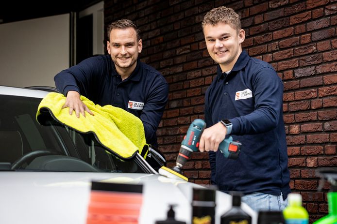 Te bang voor de wasstraat? Dan komen Joren en Bram uit Borne graag ...