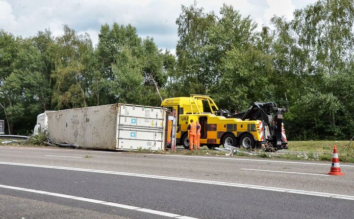 A4 bij Bergen op Zoom weer open na ongeluk met gekantelde vrachtwagen | Bergen op Zoom | bndestem.nl