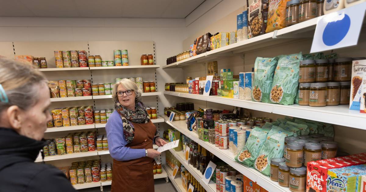 Geen voedselpakket meer, maar met winkelkarretje door de ‘supermarkt ...