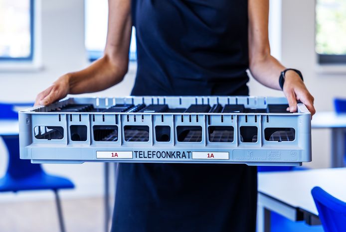 Telefoonverbod op de middelbare school, óók in de pauze: vindt u dat ...