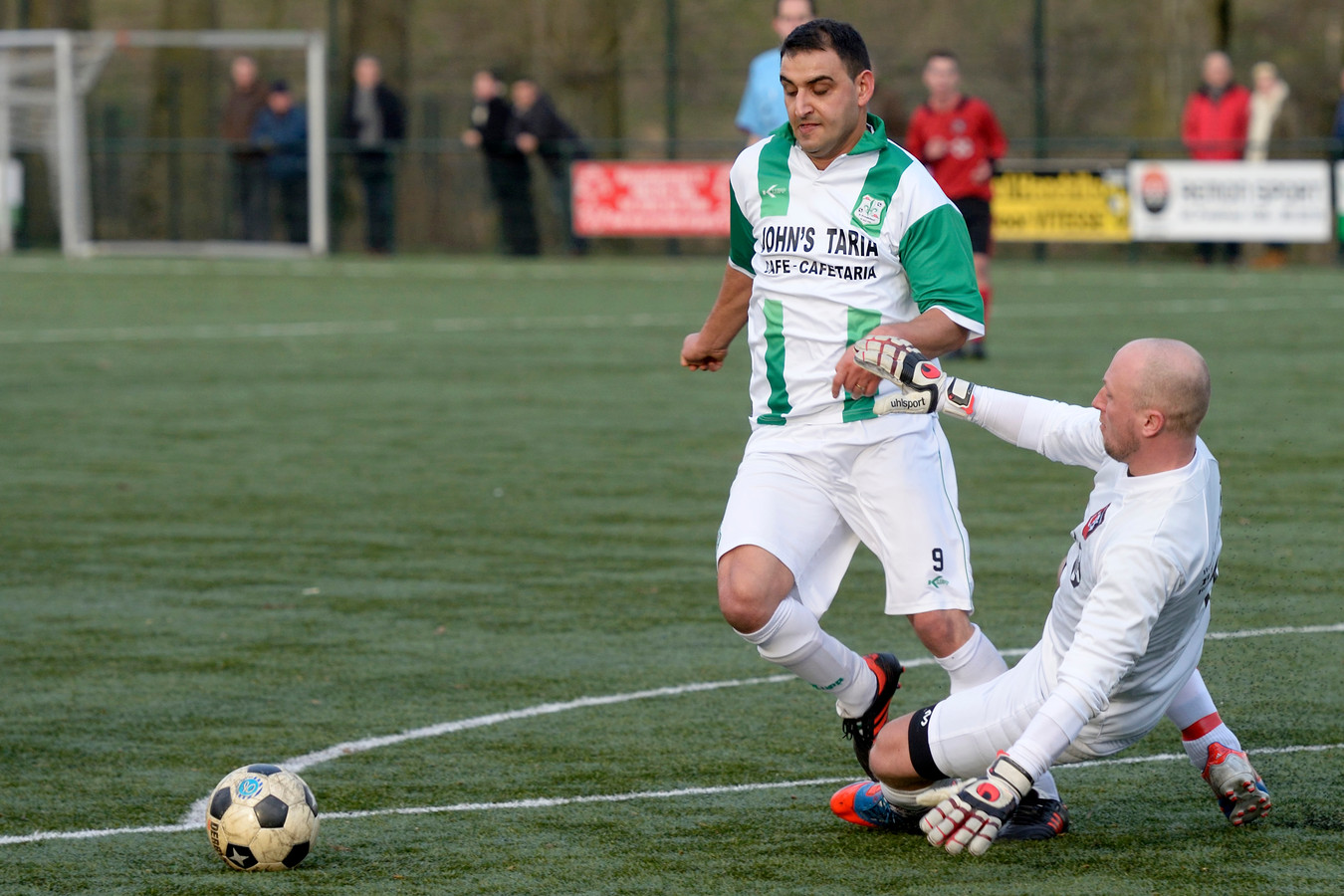 Toptalent Eser (15) uit Arnhem scoort tegen PSV en AZ, alle ...