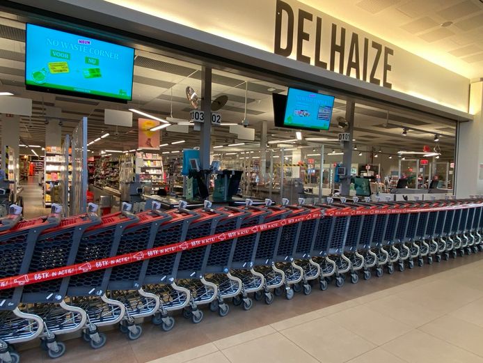 Personeel Delhaize in Waasland Shopping legt werk neer tijdens staking ...