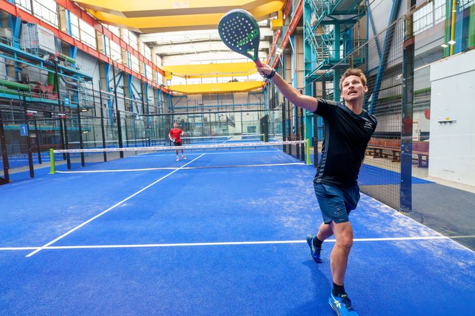 Beginner met padel? Deze Twente toppers geven 3 tips over wat je moet ...