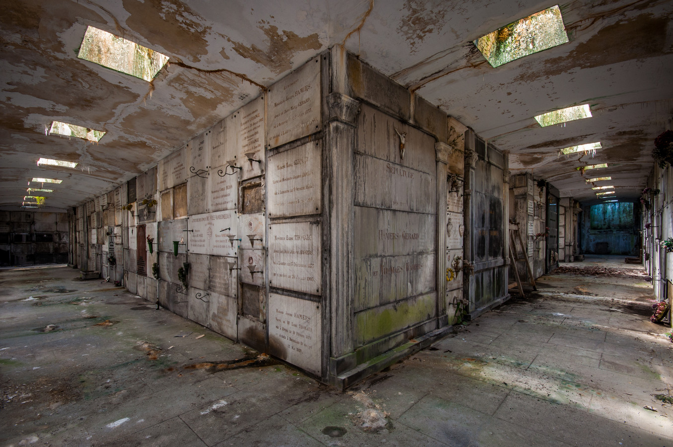 Leopold I moest langs de zijdeur en Albert II stond voor een groot ...