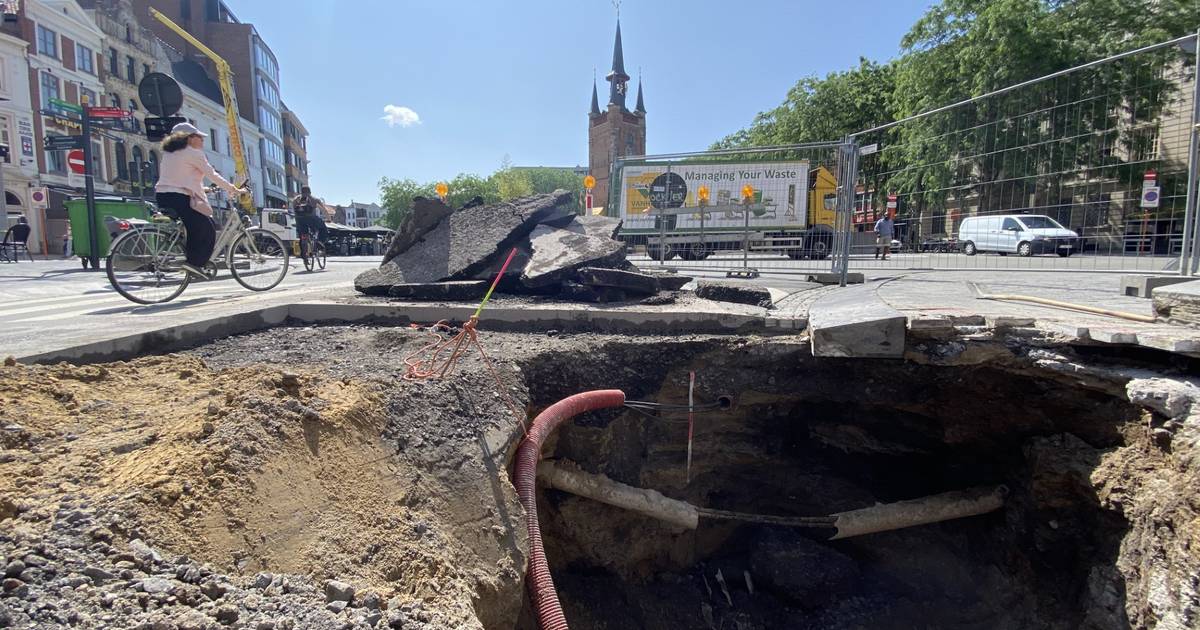 Stad pakt kapotte riool onder hoek Leiestraat en Grote Markt aan ...
