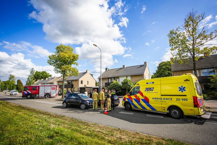Twee voertuigen flink beschadigd bij botsing in Eindhoven, vrouw boos ...