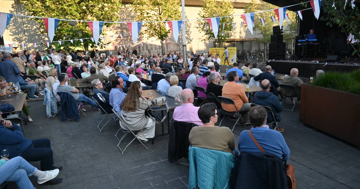 300 feestvierders op eerste Harelbeke Zomert | Harelbeke | hln.be