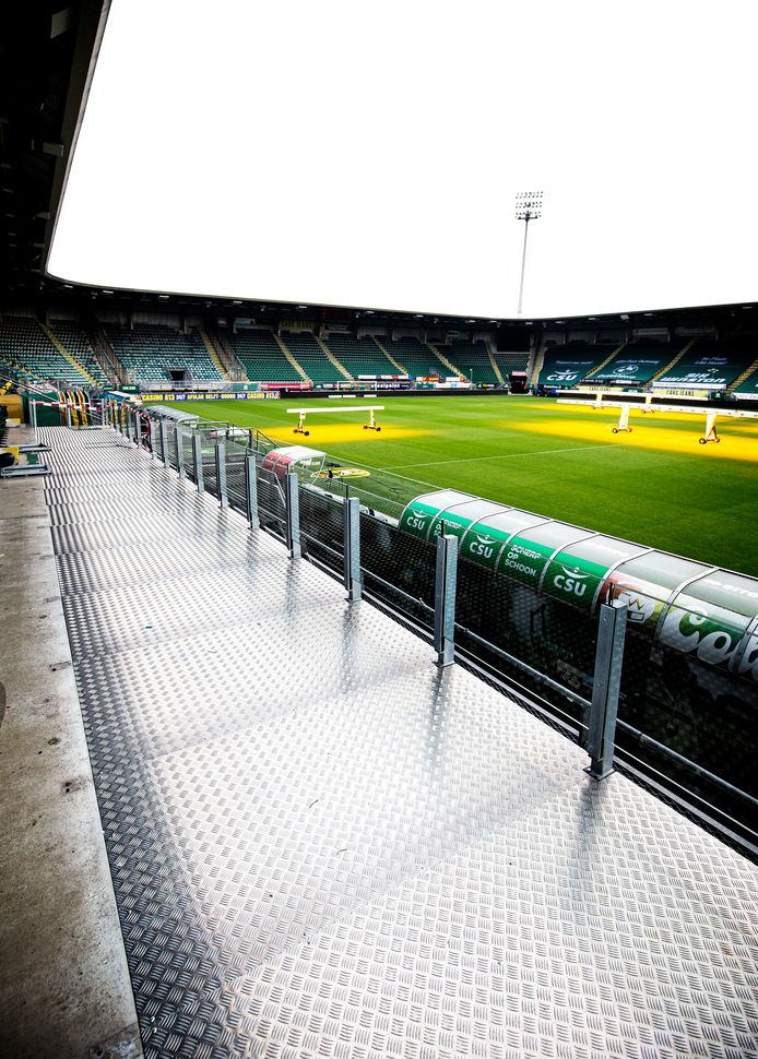 Bij storm: voorlopig geen voetbal in het ADO stadion | Den Haag | AD.nl