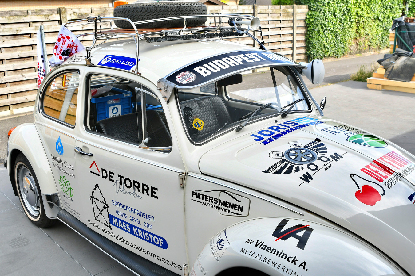 Jan-Willem neemt met VW Kever uit 1975 deel aan Budapest Rally: “Om ...