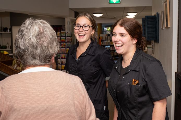 Kelly en Selina zijn pas 17 en 16, maar werken door ‘lumineus idee’ nu ...