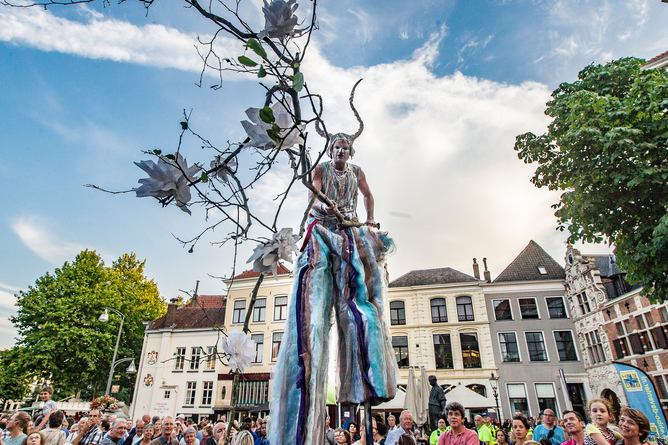 Dit zijn de mooiste beelden van Deventer op Stelten van zaterdag | Foto ...