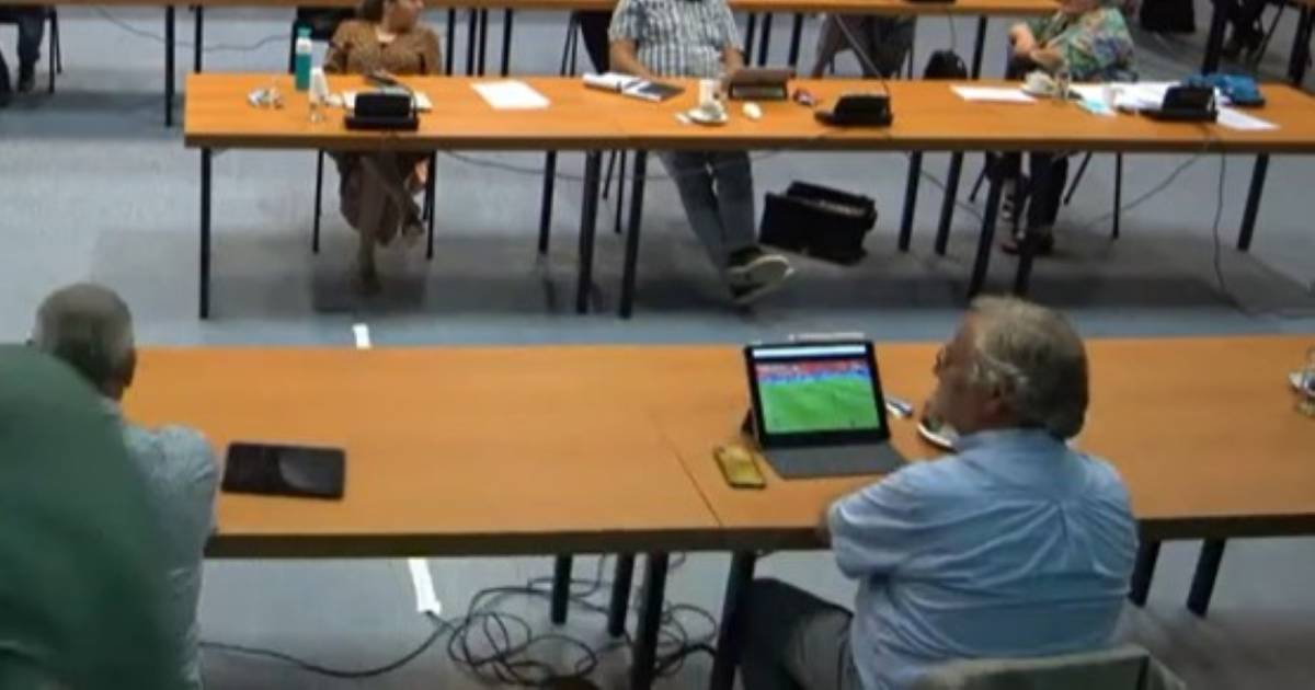 Wethouder Cees Lok vindt voetbal interessanter | Roosendaal | bndestem.nl