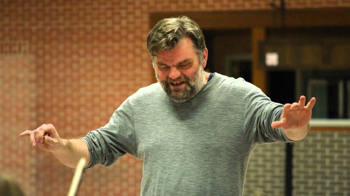 Stefaan Degand volgt opleiding tot dirigent in nieuwe docureeks ...