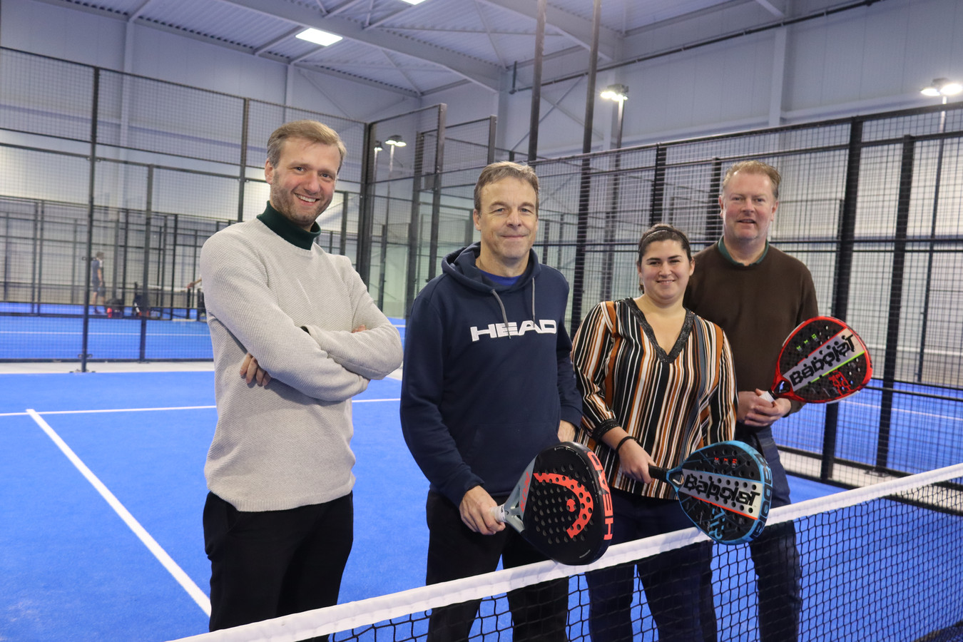 Gloednieuw indoor padel- en tenniscomplex opent de deuren: “Spelen in ...