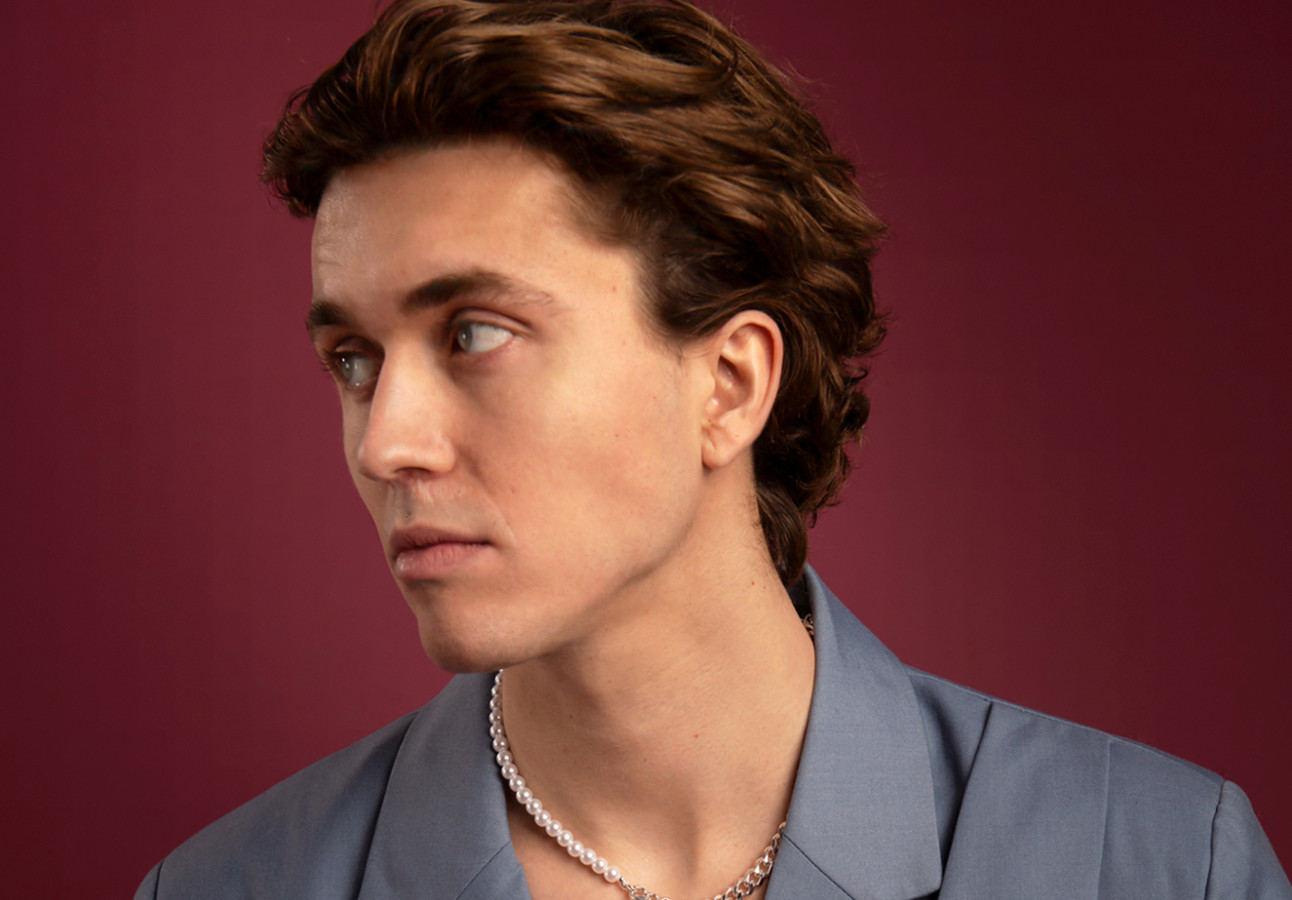 Ian Thomas maakt comeback met zijn Nederlandstalige single 'Blind ...