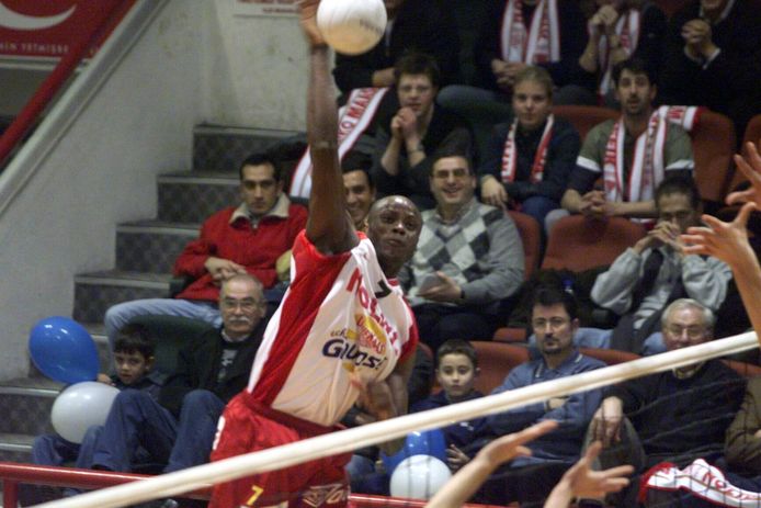 COLD CASE. Wat is er gebeurd met topvolleyballer Stephen Shittu (38 ...