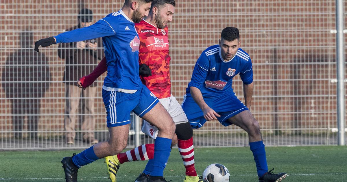 FC Suryoye loopt rood aan en eindigt duel met 7 spelers ...