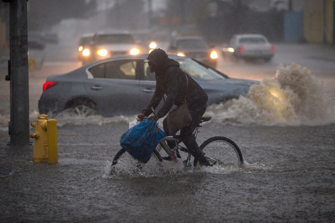 Californië kampt met zware storm en regen: twee doden | Foto | AD.nl