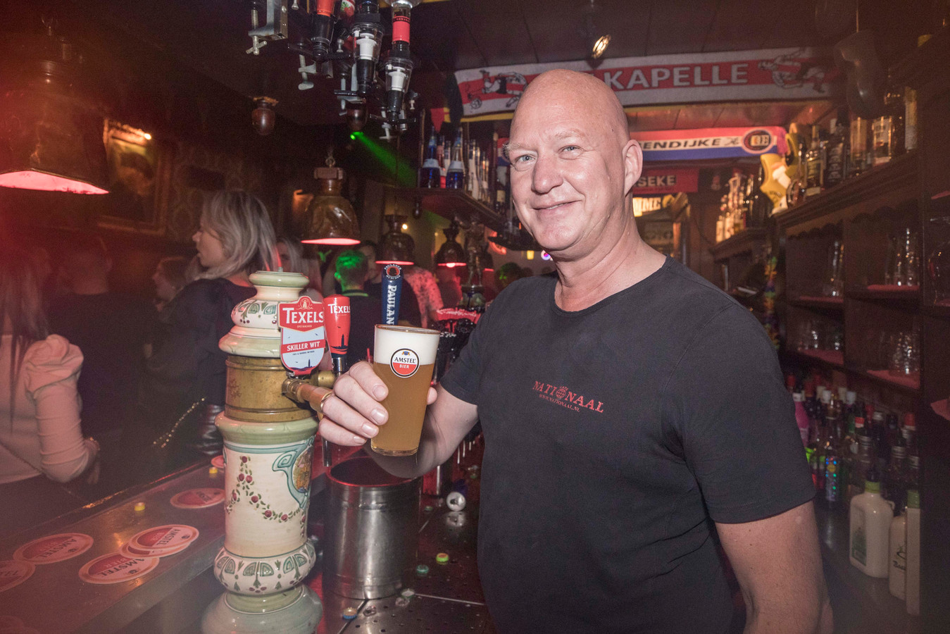 René Verhoef zet bekend café in Goes na dertig jaar in de verkoop ...