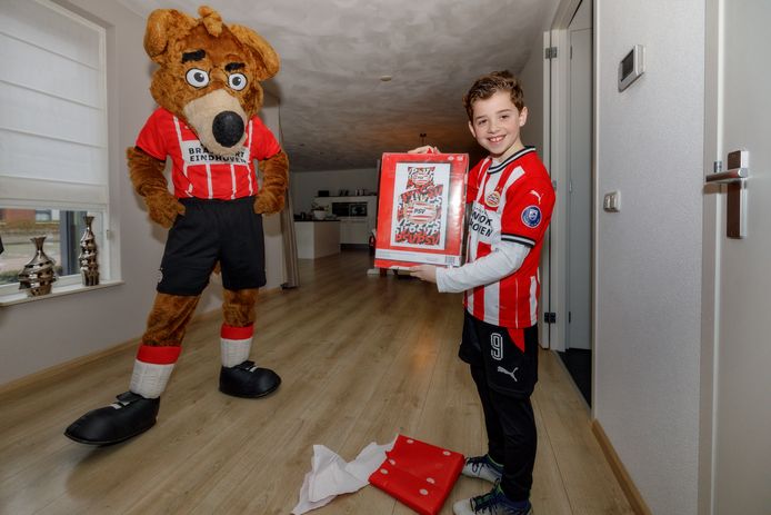 Dankzij Phoxy ligt Luuk (9) nu onder een gloednieuw PSV-dekbed, zonder ...