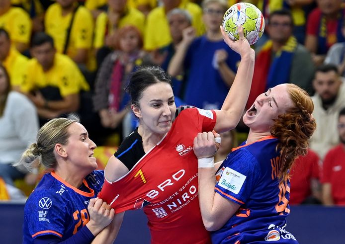 EK handbal: Oranje heeft handen vol aan Roemenië, maar wint ...