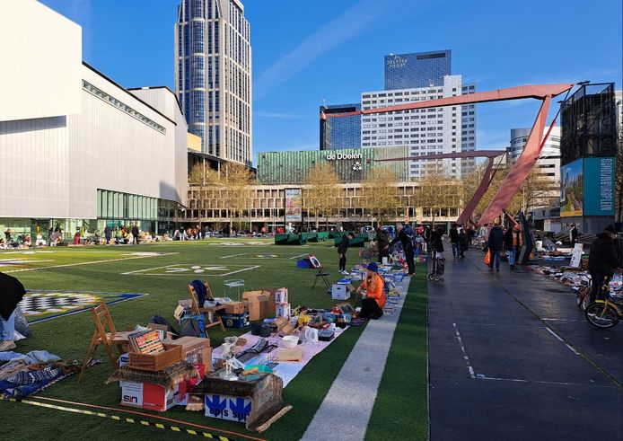 Scooterrijder rijdt rond zonder rijbewijs, en dat is niet voor de ...