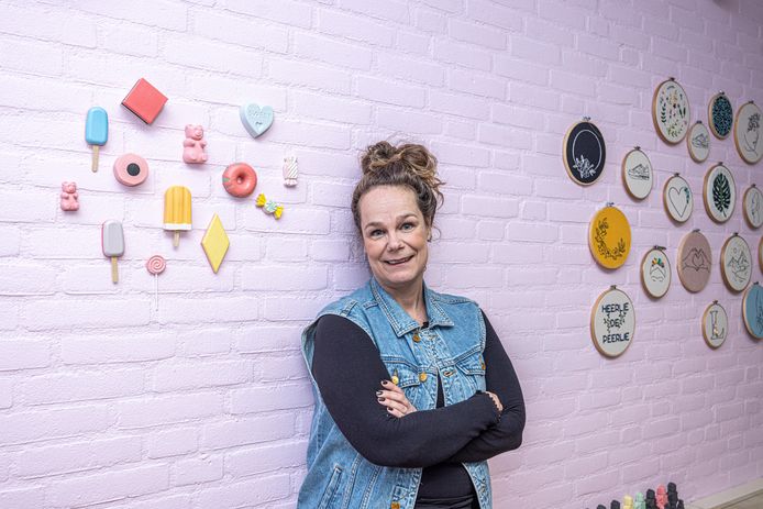 Loes (45) uit Zwolle verruilde hoofdwerken voor handwerken: ‘Dit geeft ...