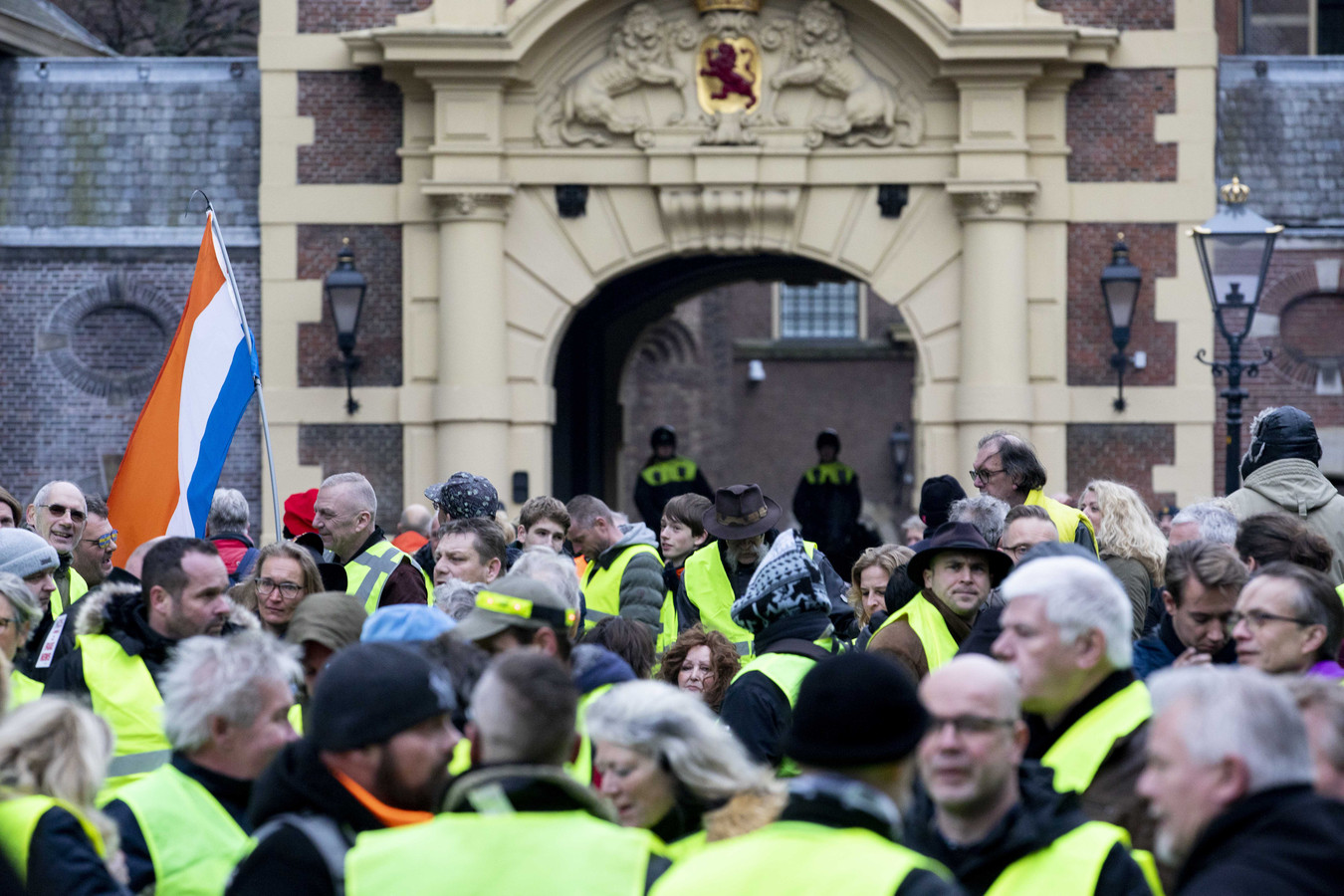 Arrestaties Den Haag bij protest ‘gele hesjes’ | Foto | AD.nl