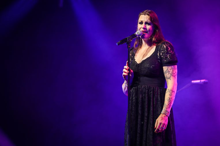 Floor Jansen met succes geopereerd aan tumor in borst