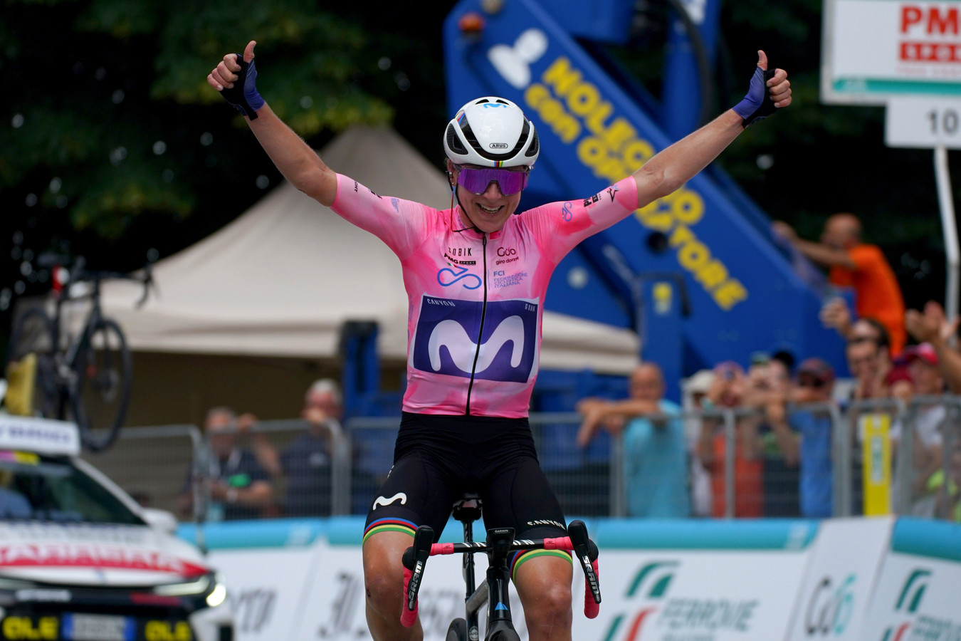 Annemiek van Vleuten wint na knappe solo opnieuw in Giro Donne en heeft ... Annemiek van Vleuten wint na knappe solo opnieuw in Giro Donne en heeft ...